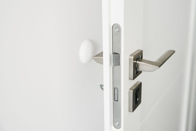 6 Types of Aluminium Door Locks and Handles